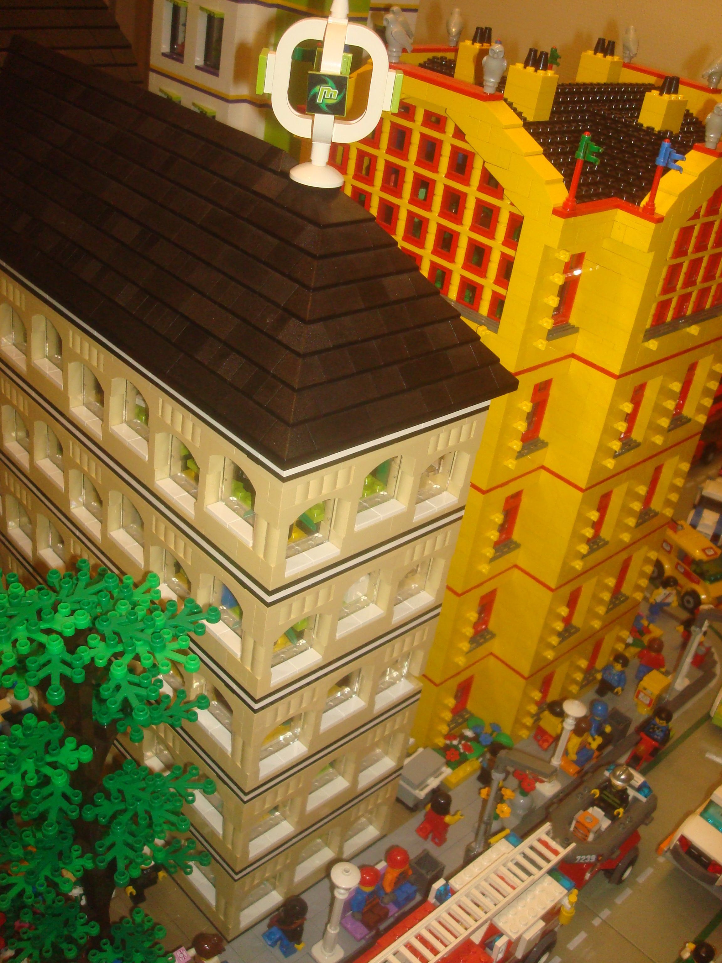 LEGO City Shopping Mall